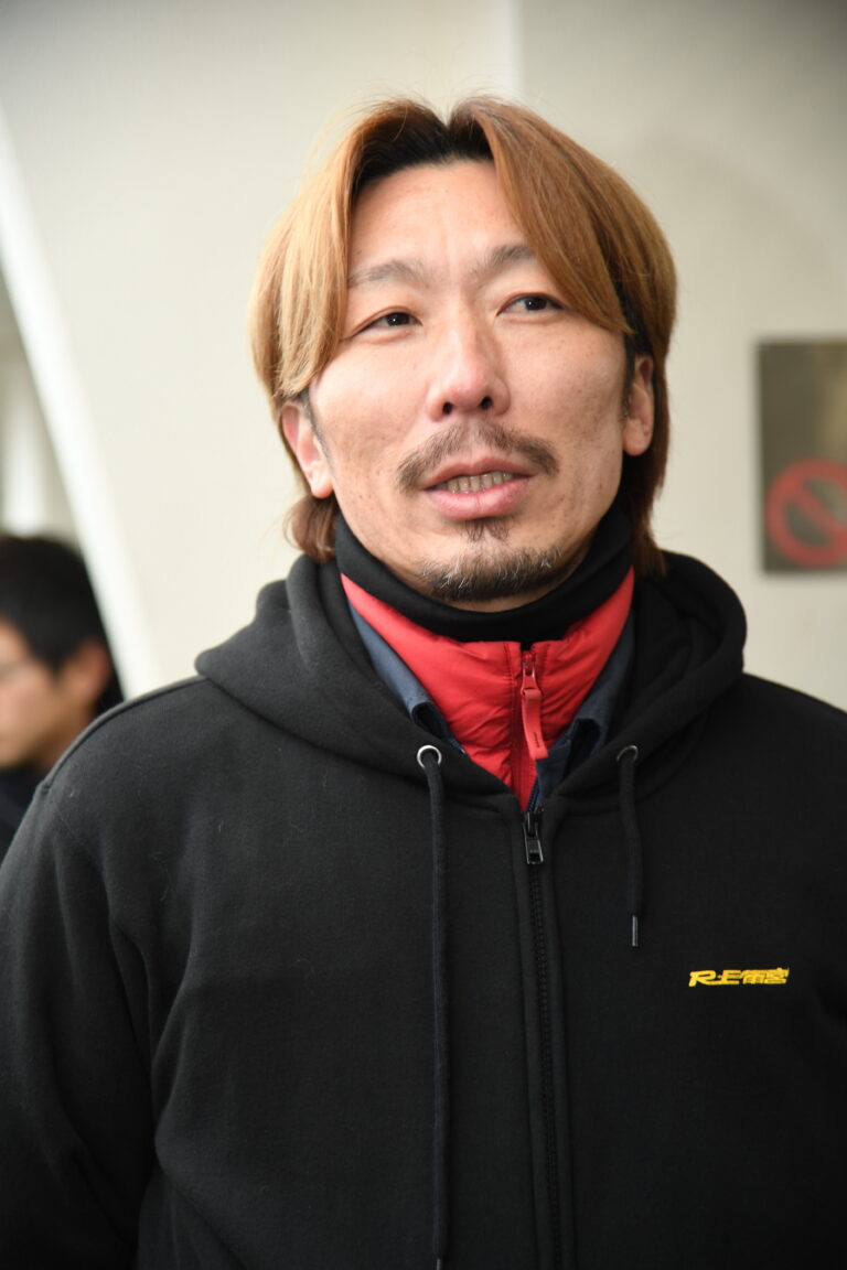 サイドポートの265ps仕様をD1GPドライバーの蕎麦切広大がアタック！「RE雨宮 SE3P RX-8」筑波スーパーバトル - REVSPEED