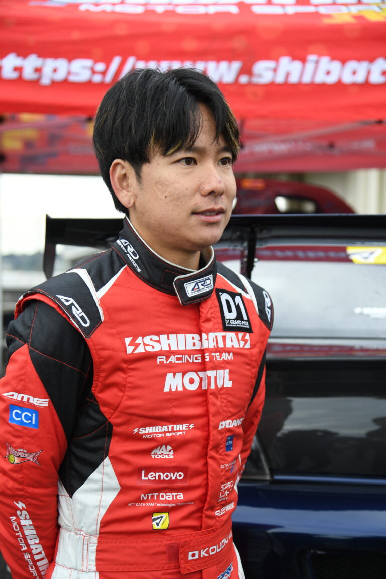 サイドポートの265ps仕様をD1GPドライバーの蕎麦切広大がアタック！「RE雨宮 SE3P RX-8」筑波スーパーバトル - REVSPEED