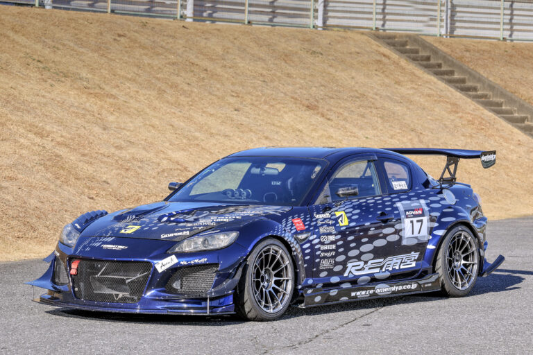 サイドポートの265ps仕様をD1GPドライバーの蕎麦切広大がアタック！「RE雨宮 SE3P RX-8」筑波スーパーバトル - REVSPEED