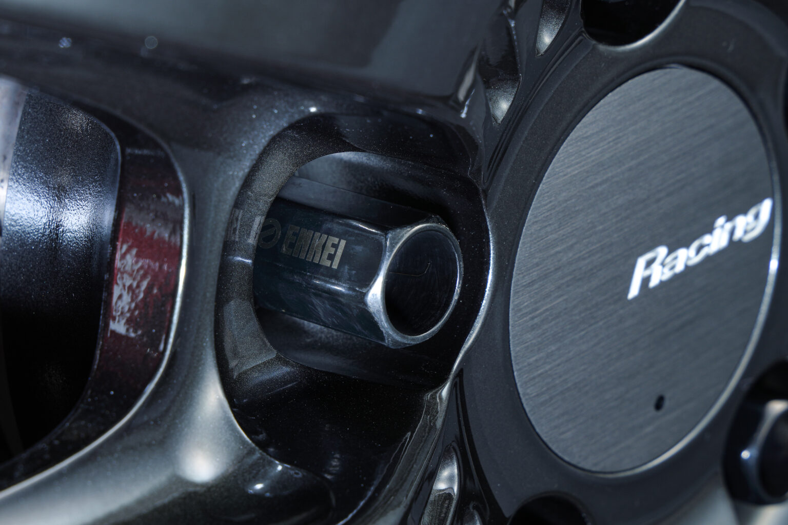 ENKEI Racing NVR5「エンケイ最新ファクトリーが生んだ 5スプリットスポーク」CLOSE-UP WHEEL - REVSPEED