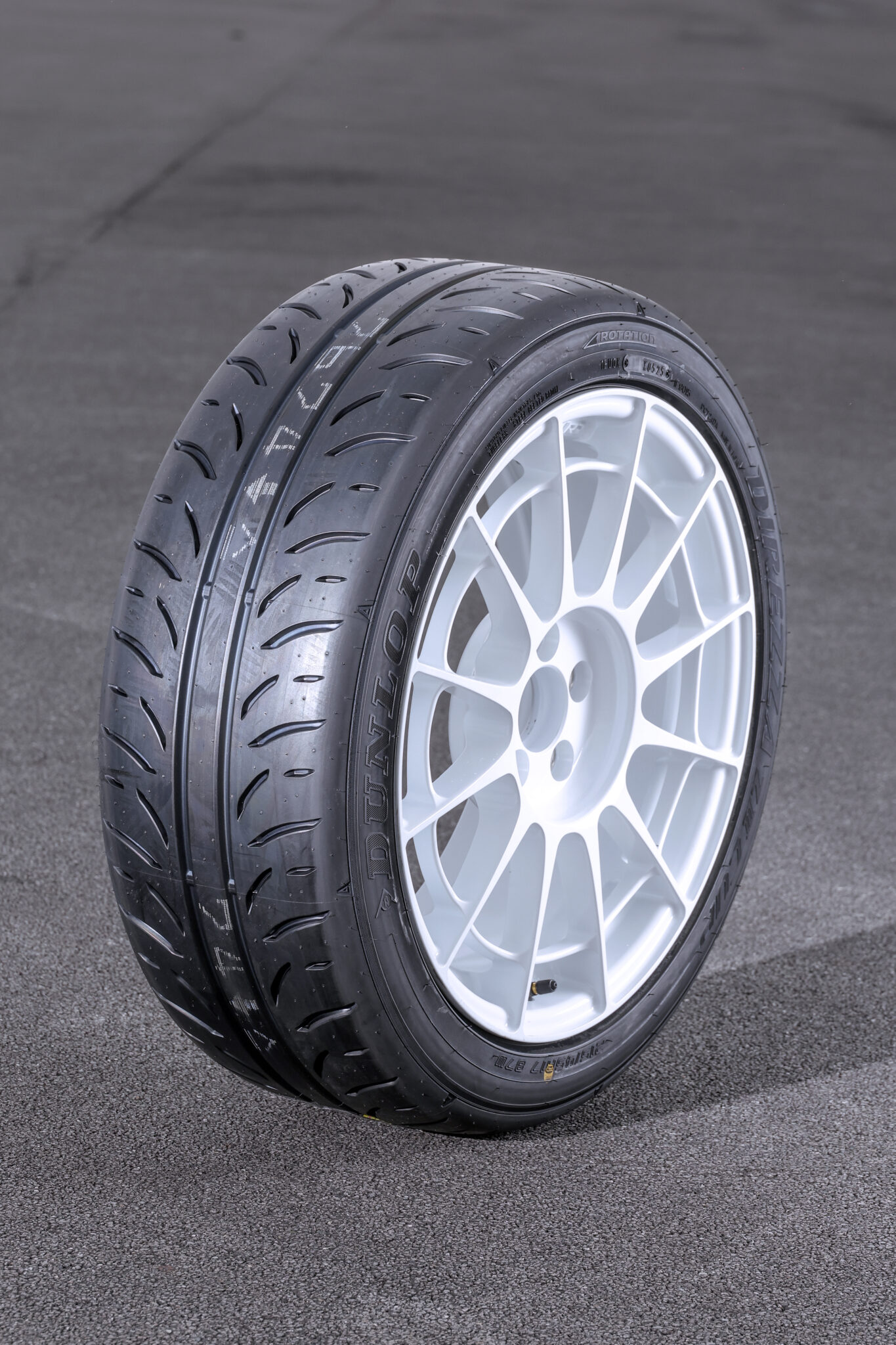 TOYOTA GAZOO Racing GR86/BRZ Cup クラブマンレースRd5.富士 挑戦記〜ダンロップ・アドバイザーから ZIII CUPの使い方を聞く〜 - REVSPEED