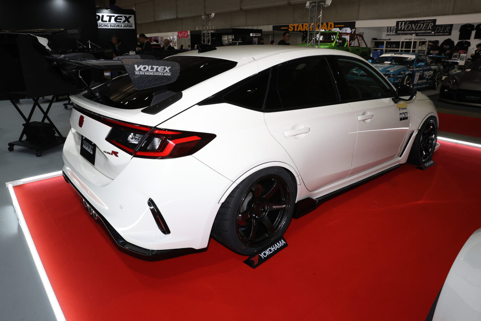 VOLTEX「FL5シビック タイプRのリップやエンジンフードを発表。ツインカナードも開発中」東京オートサロン2026 - REVSPEED